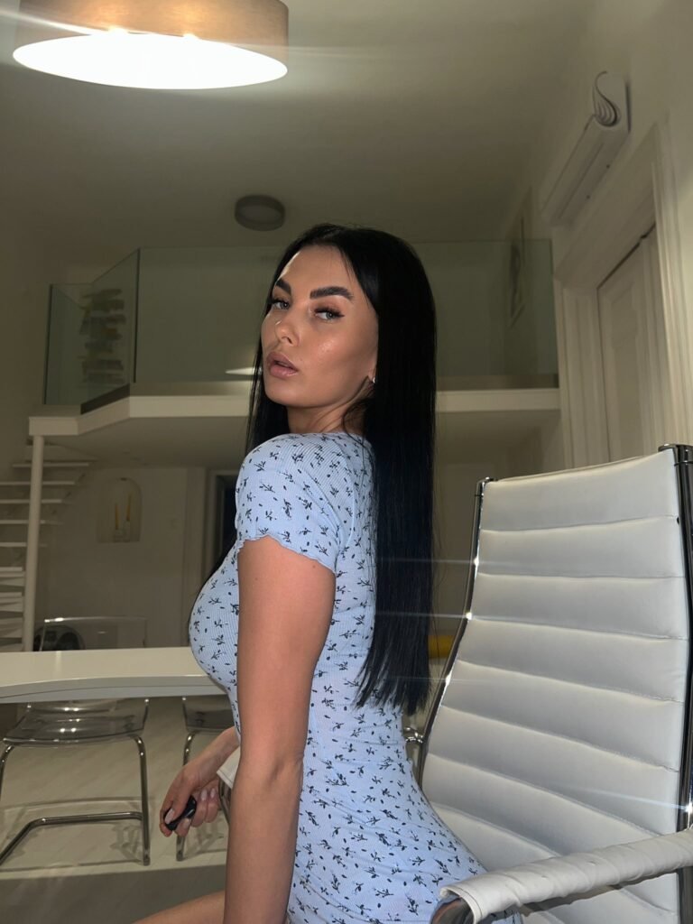 Simon Kitty Biography: Wiki, Age, Career, Height, Weight, Boyfriend ...