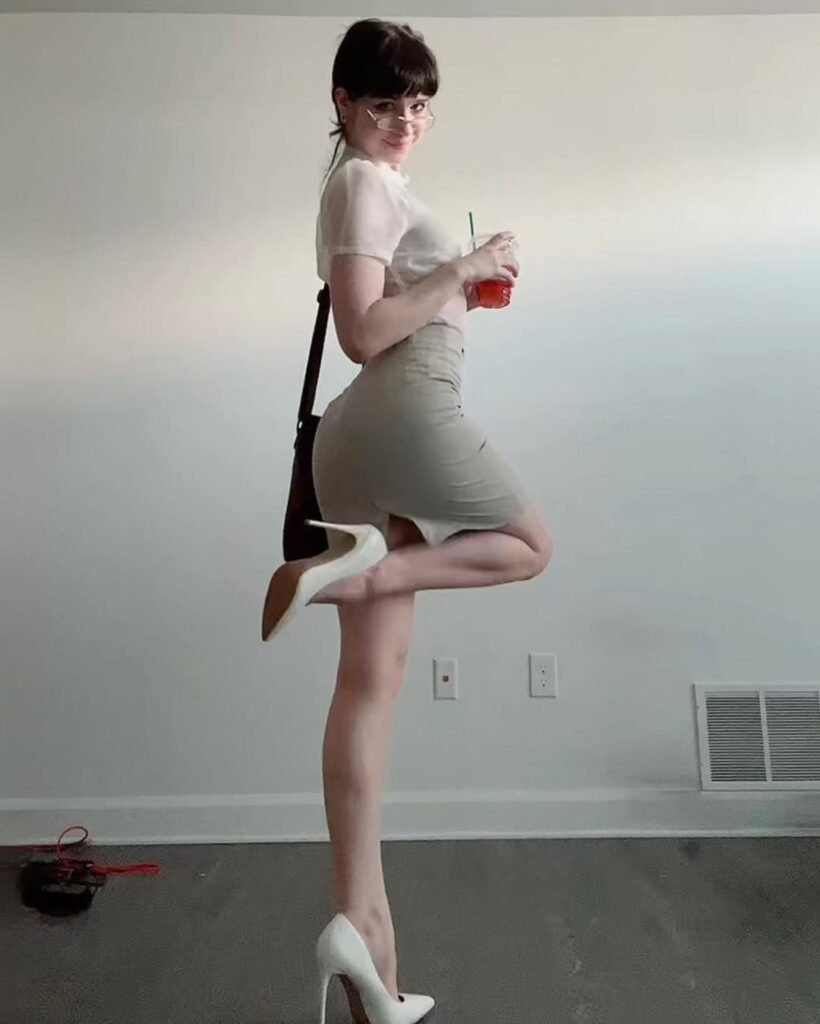 Nora Fawn Wiki, Age, Height, Weight, Boyfriend, Affairs, Biography ...